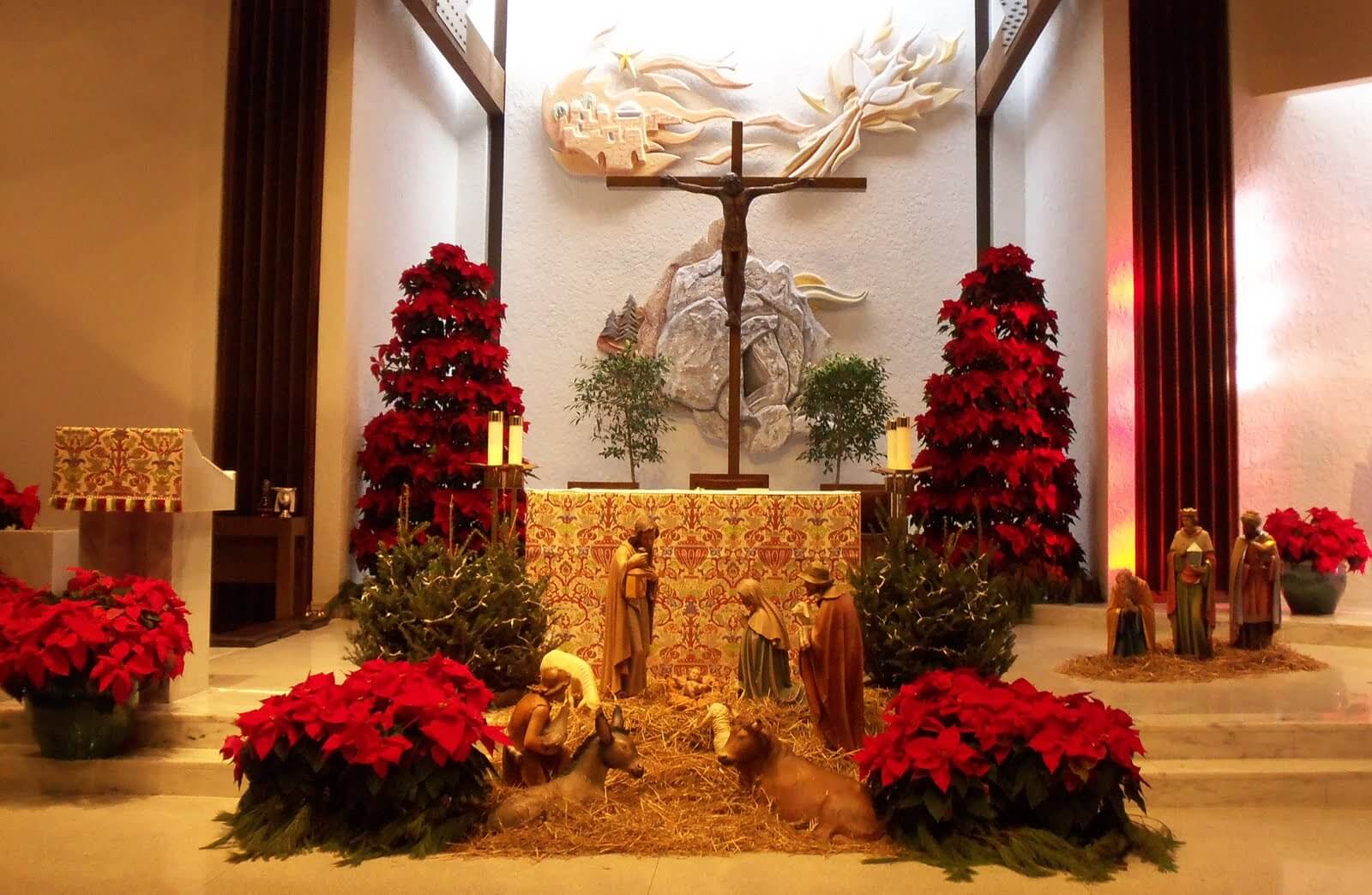 Get The Amazing Christmas Church Decoration Ideas For You