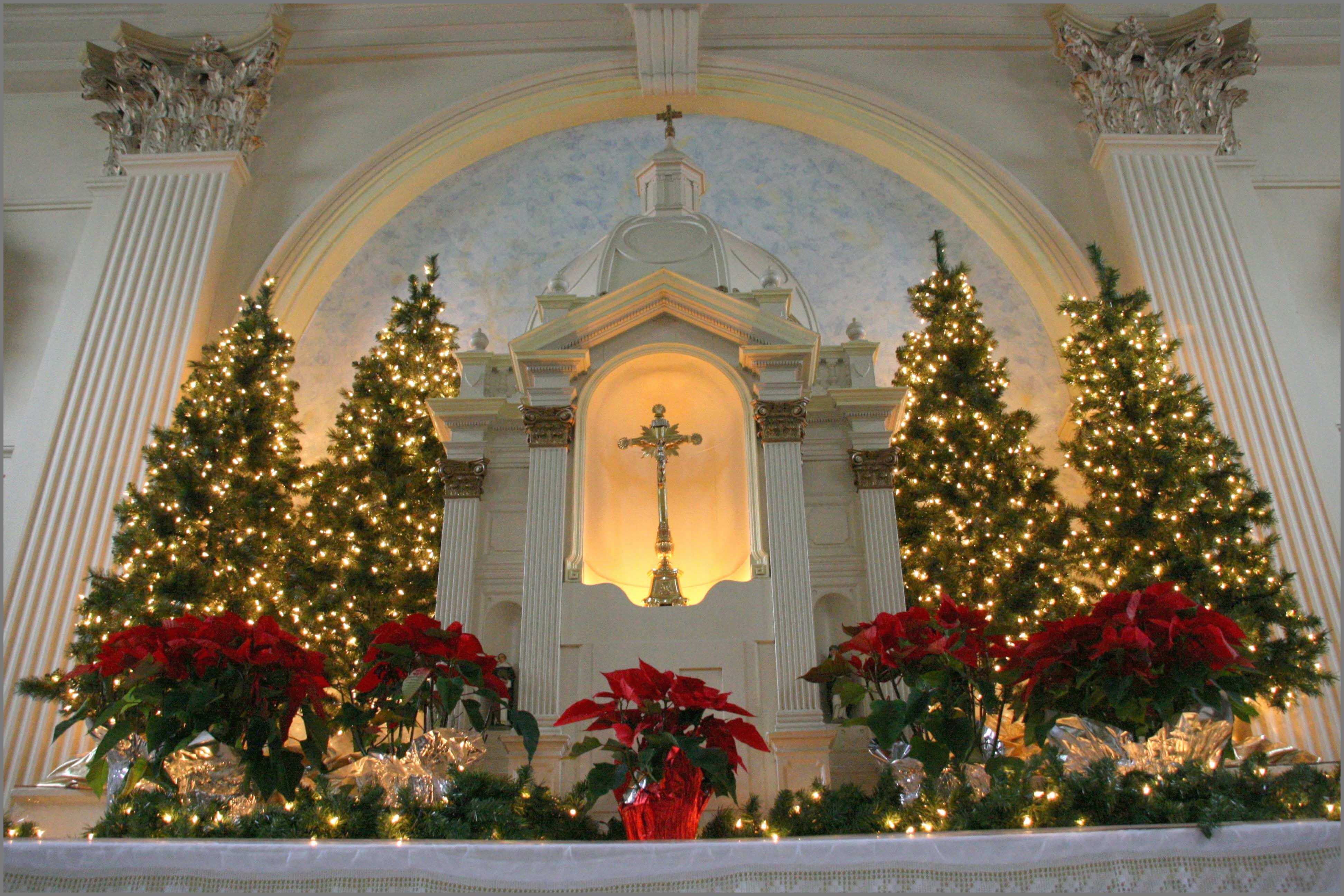 Get The Amazing Christmas Church Decoration Ideas For You