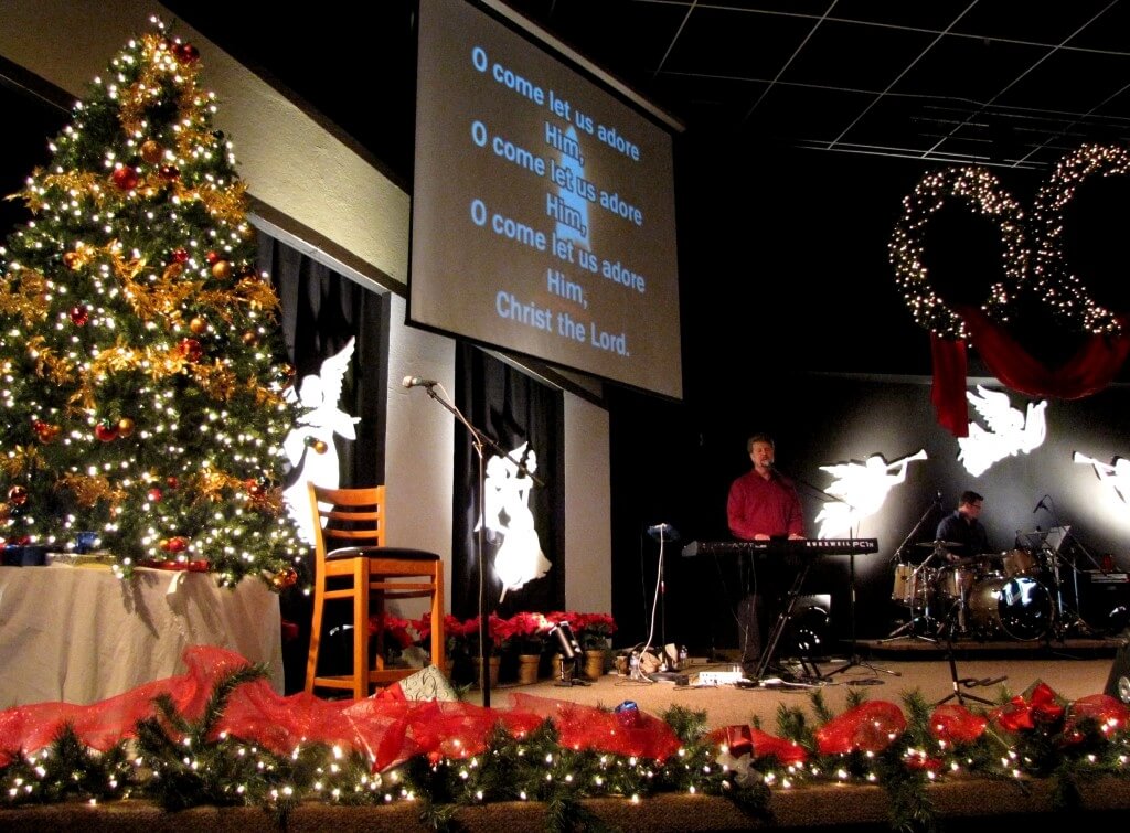 Get The Amazing Christmas Church Decoration Ideas For You