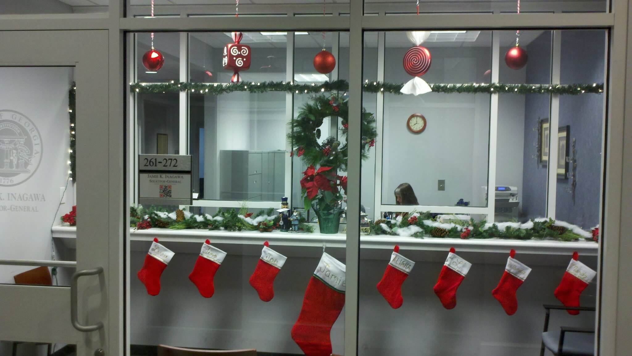 Get The Best Office Christmas Decorations Ideas For You Get The Best Office Christmas Decorations Ideas For You