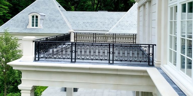 10 Trending Balcony Railing Design to Transform Your Space