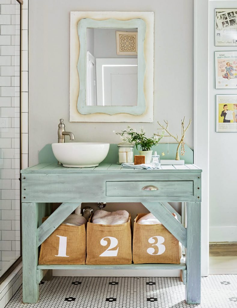 DIY Vanity Tables: 15+ Creative Ideas to Organize Your Beauty ...