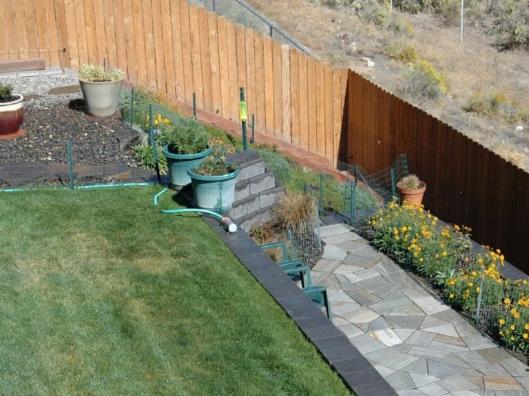 27+ Beautiful Sloped Backyard Ideas on a Budget