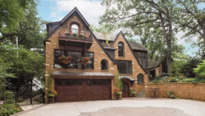 What is a Traditional Style House? History, Example, Features