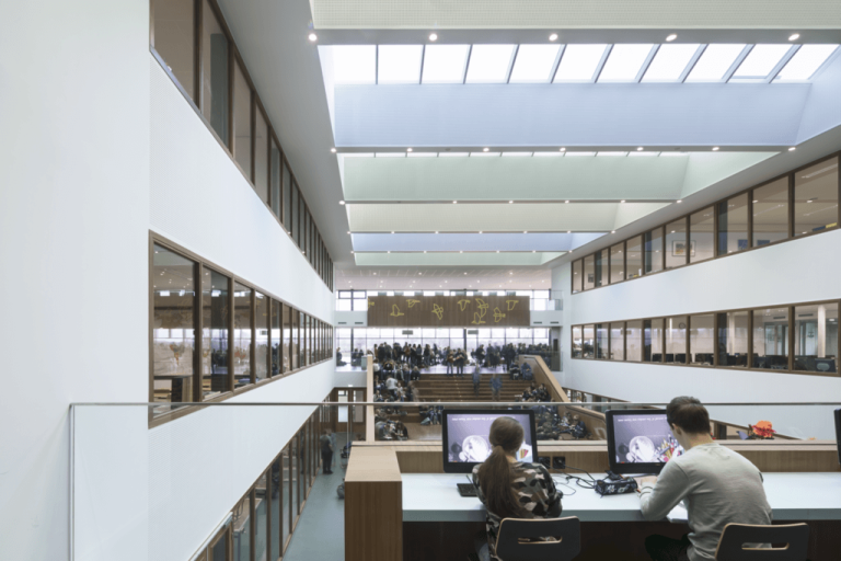 Commercial Building Design: Maximize Space and Functionality ...