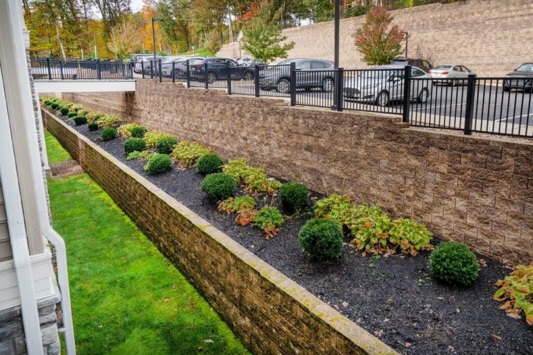 30+ Spectacular Retaining Wall Ideas for Your Landscape - Architectures ...