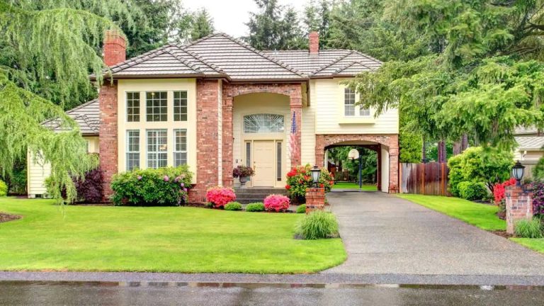 25+ Paint Colors That Compliment Red Brick House - Architectures Ideas