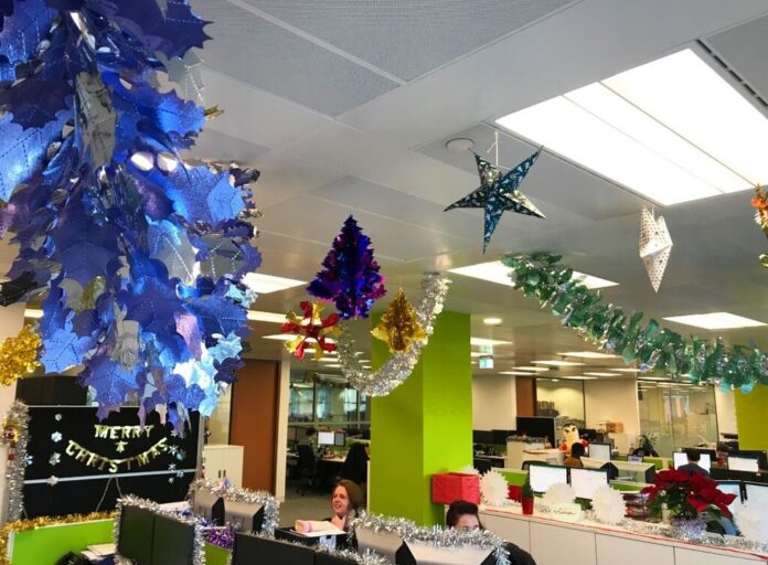 55 Best Office Christmas Decorations Ideas: From Desk to Door ...