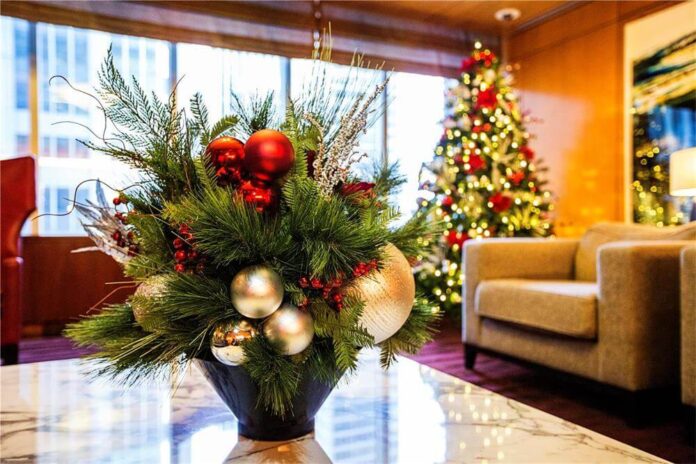 55 Best Office Christmas Decorations Ideas: From Desk to Door ...